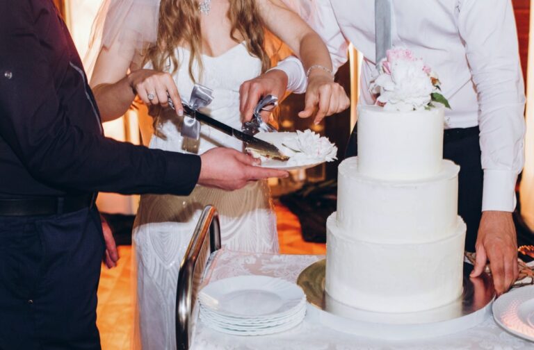 5 Wedding Cake Tasting Tips - Naif Productions LLC